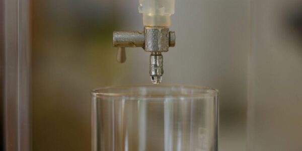 How To Perform A Hydraulic Oil Compatibility Test | Liberato